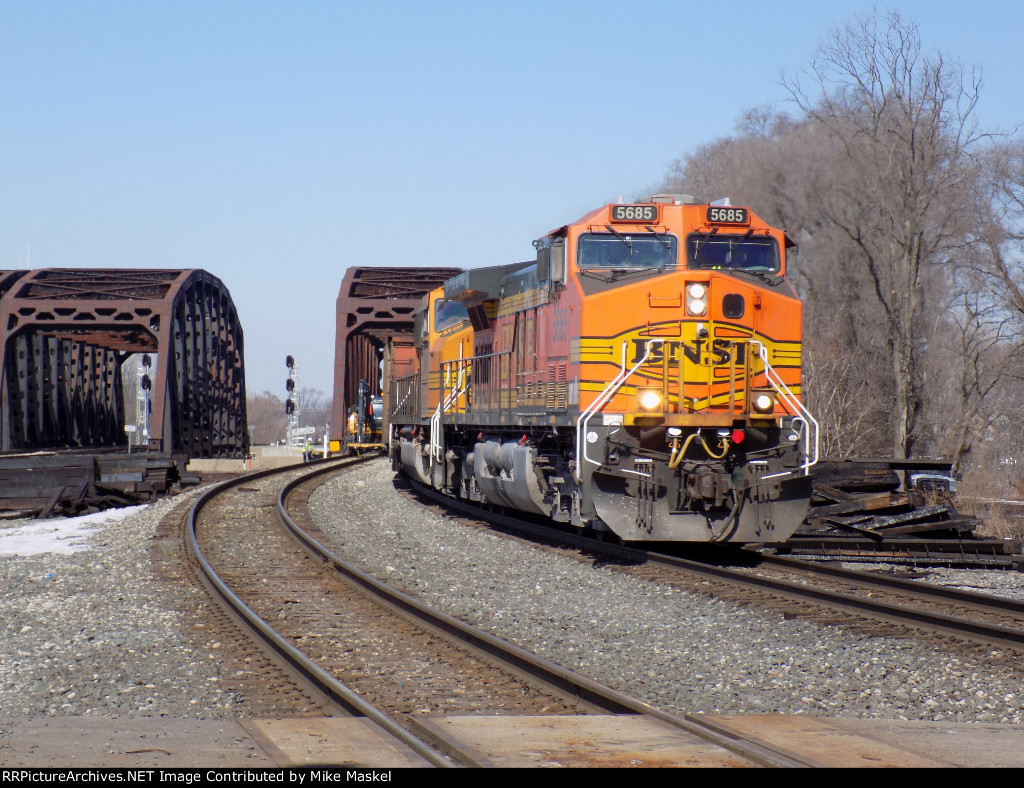 BNSF 5685